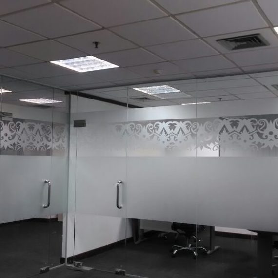 Partisi Kaca Frameless: Pengertian, Keunggulan dan Harganya